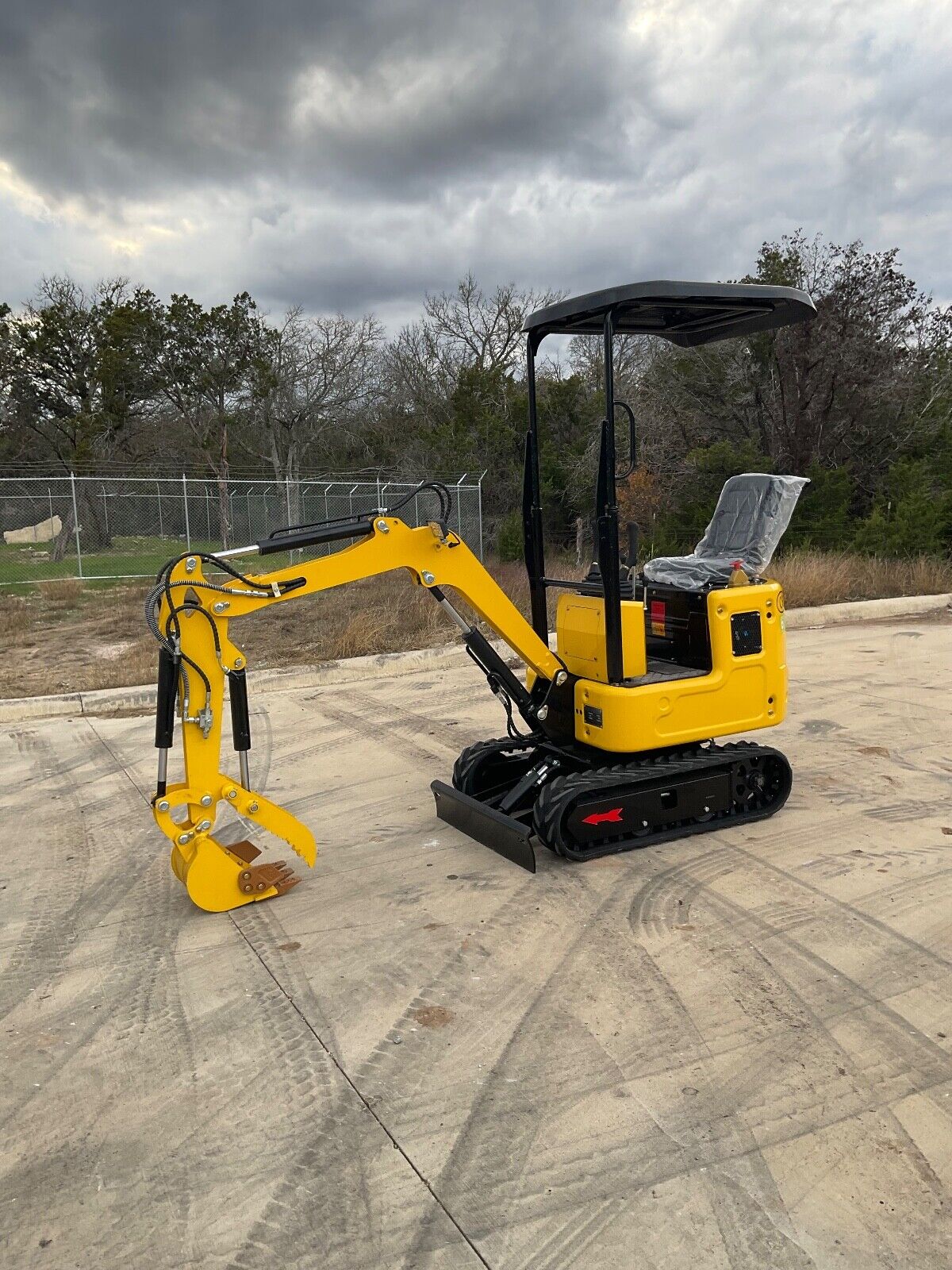 1 TON R319 Mini Excavator w/ Canopy:B&S XR210 EPA Gas Bucket/Hydraulic ...